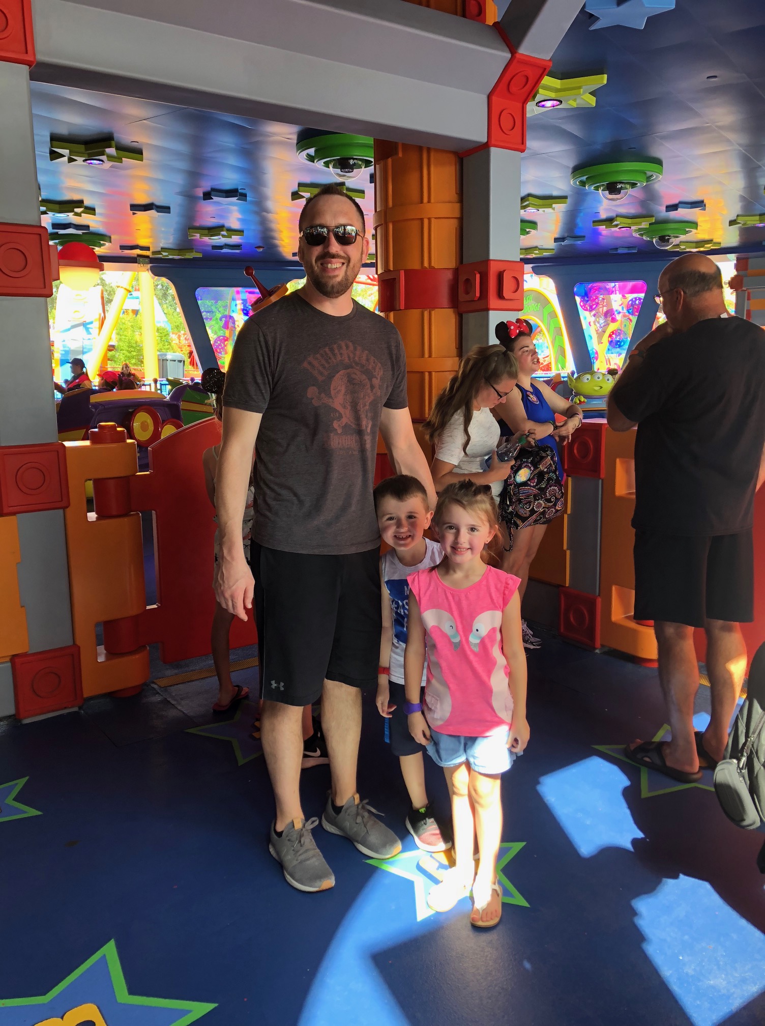 10 Things to Do While Waiting in Line at Disney Parks - Magical Travel